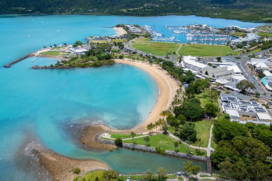 Airlie Beach Cruise Ship Schedule 2026 - Sailing Whitsundays